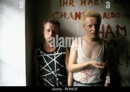 Reportage Punks from East Berlin: apartment squatted by a group of ...