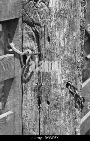 A wooden gate on the Macmillan Way and Tarka Trail on the south side of ...