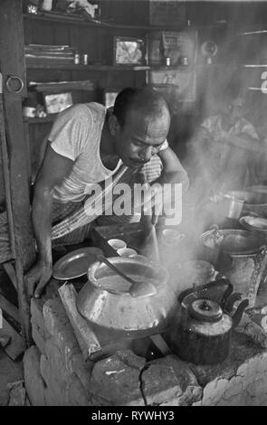 Tea kettle In rural bangladesh Sylhet Stock Photo - Alamy