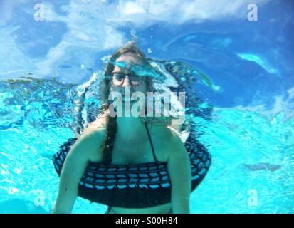 WOMAN UNDERWATER IN SWIMMING POOL Stock Photo - Alamy