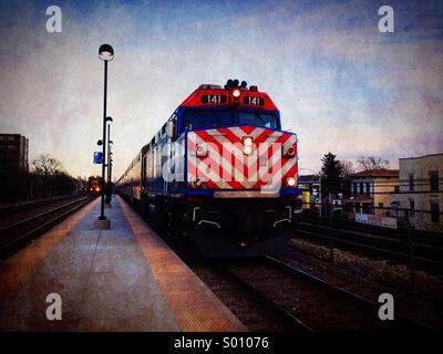 Metra commuter train pulling into Oak Park station. Downtown Chicago in distance Stock Photo - Alamy