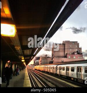 Early morning at the Lorimer subway station on the M J Z MTA subway ...