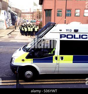police car uk riot van with wire mesh windscreen guard Stock Photo - Alamy