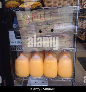 Misspelled sign at a corner store bodega Stock Photo - Alamy