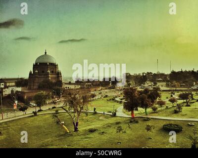 shrine of shah rukn e alam,The Tomb of Shah Rukn-e-Alam located in ...