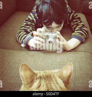 Child taking pictures with vintage camera Stock Photo - Alamy