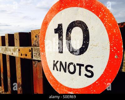 10 knots speed limit sign Stock Photo - Alamy