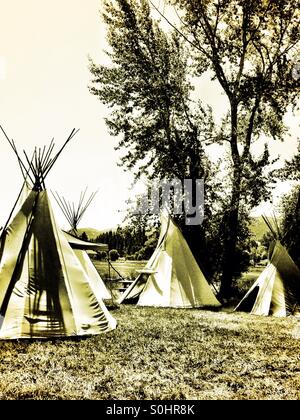 NATIVE AMERICAN TEPEES Stock Photo - Alamy