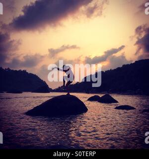 Balancing rocks on the beach Stock Photo - Alamy
