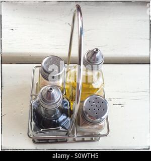 restaurant condiments salt pepper vinegar Stock Photo - Alamy