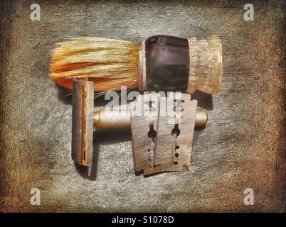 Old fashioned shaving kit Stock Photo - Alamy