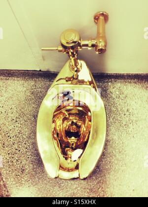 Maurizio Cattelan: “America” a solid gold toilet installed on the ...