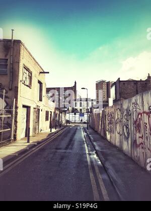 A backstreet alley in East London Stock Photo - Alamy