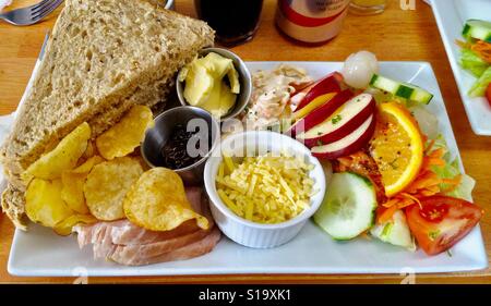 BRITISH PLOUGHMAN'S LUNCH Stock Photo - Alamy