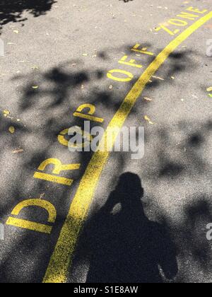 Drop-off pick-up school warning sign Stock Photo - Alamy