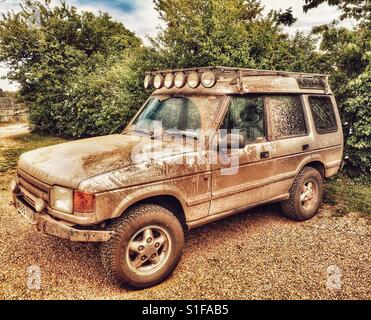 Very dirty, unwashed, car, Land-rover Stock Photo - Alamy