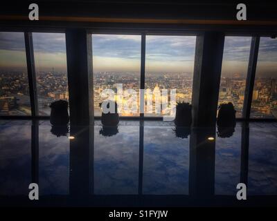 Shangri-La hotel the shard swimming pool.Floating 52 stories above ...