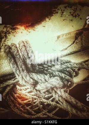 Ropes tied to ships rail at sea Stock Photo - Alamy