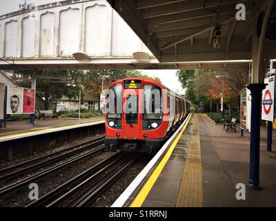Kew Gardens station Stock Photo - Alamy