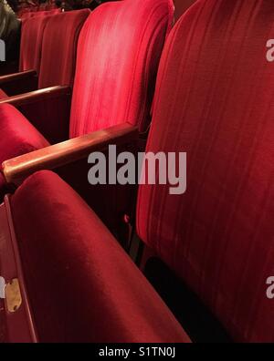 Red theatre seats Stock Photo - Alamy