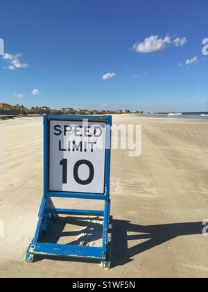 Beach speed limit sign, Daytona Beach, Florida Stock Photo - Alamy