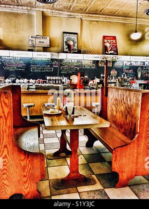 An empty booth in a diner Stock Photo - Alamy