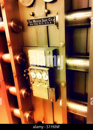 Bank vault door lock mechanism - USA Stock Photo: 90705406 - Alamy