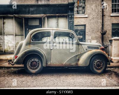 Rusty old car Stock Photo - Alamy