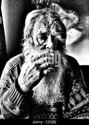 old elderly irish man person smoking a turn down pipe, senior Stock ...