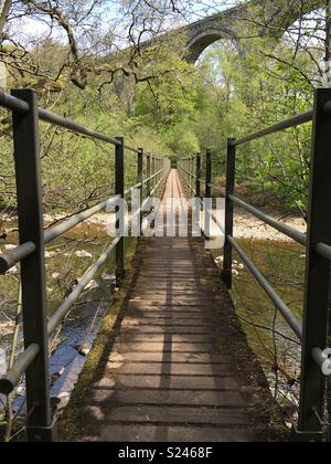 Narrow bridge over River Tyne between Prudhoe and Ovingham in ...