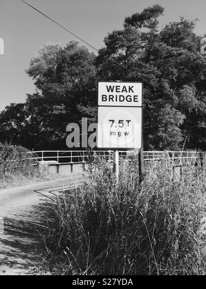 Weak bridge sign Stock Photo - Alamy