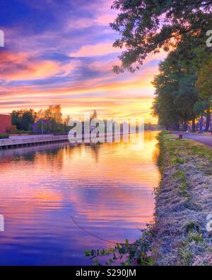 Idyllic sunset sky with the sun and colorful clouds. Beautiful summer ...