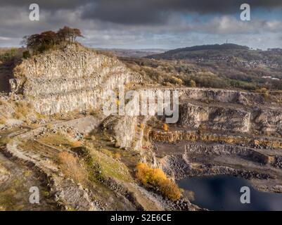 Abandoned quarry rocks in the Derbyshire Peak District Stock Photo - Alamy