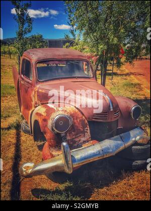 Rusty vintage truck at Toeka Stoor in Windmeul near Paarl, South Africa ...