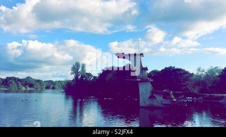 The old diving board at Coate Water in Swindon at dawn Stock Photo - Alamy