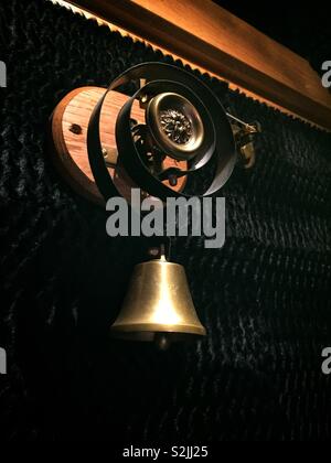 Old fashioned wall mounted door bell Stock Photo - Alamy