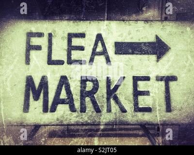 Flea market sign Stock Photo - Alamy