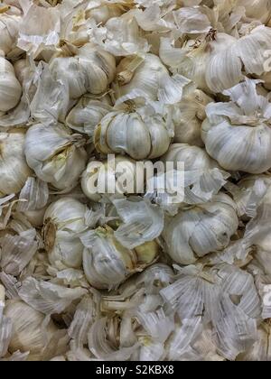 Fresh garlic on display at local market Stock Photo - Alamy