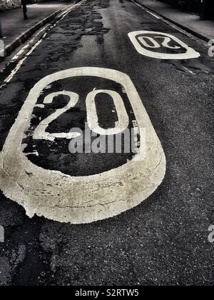 20mph speed limit road markings Stock Photo - Alamy