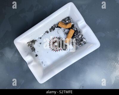 Messy Ash Tray Stock Photo - Alamy