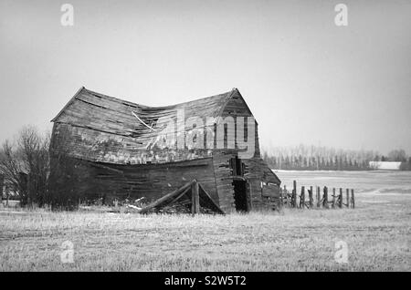 Old swayback barn Stock Photo - Alamy