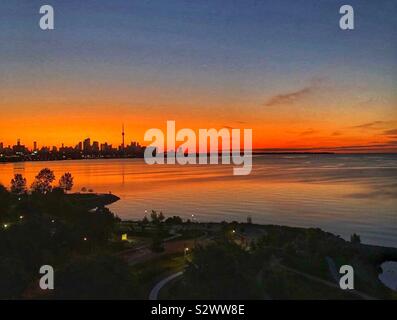 Sunrise over Toronto’s skyline Stock Photo - Alamy