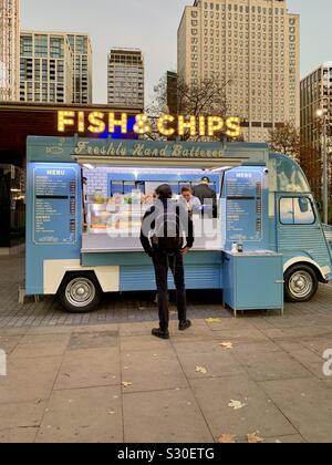 Fish and chips van on the Southbank, by the Thames. London at night ...