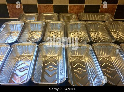 ALUMINIUM FOIL TAKEAWAY FOOD CONTAINERS Stock Photo - Alamy