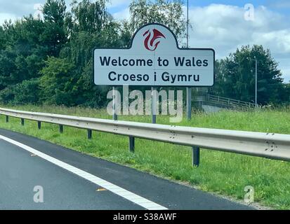 "Welcome to Wales" / "Croeso i Gymru" sign on the England / Wales ...