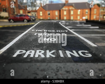 No parking Emergency access road sign Stock Photo - Alamy