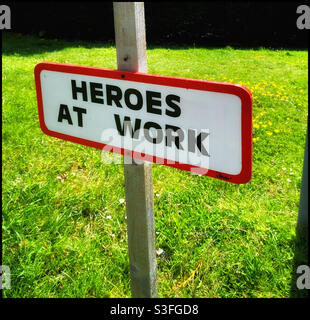 Heroes Work Here! sign outside a hospital in the USA Stock Photo - Alamy