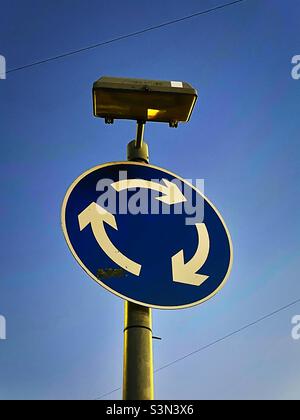 Mini Roundabout sign Stock Photo - Alamy