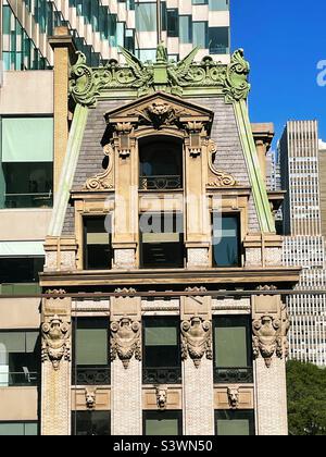 452 Fifth Avenue, Beaux-Arts and Modern Tower contrasting architecture ...