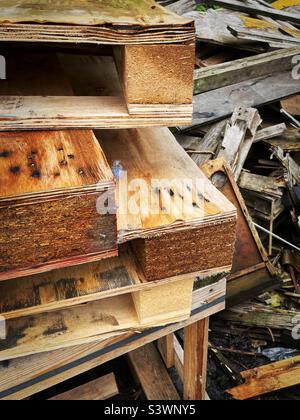 Burning wooden pallets Stock Photo - Alamy